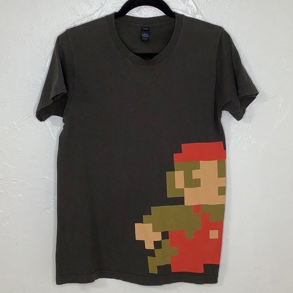 Nintendo | Shirts | Nintendo Super Mario Brothers Running Luigi Ss T ...